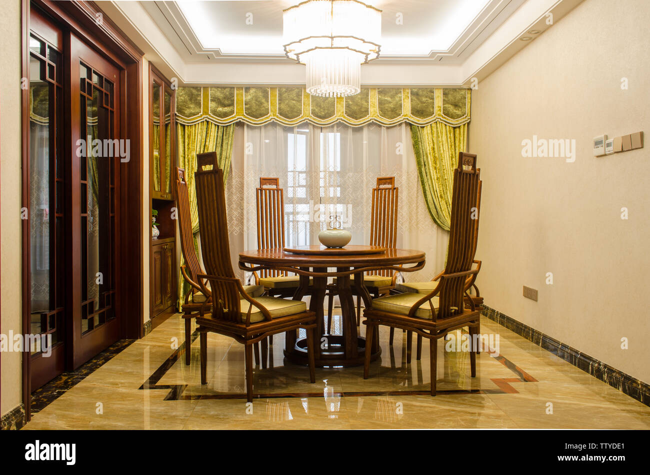 New Chinese restaurant Stock Photo - Alamy