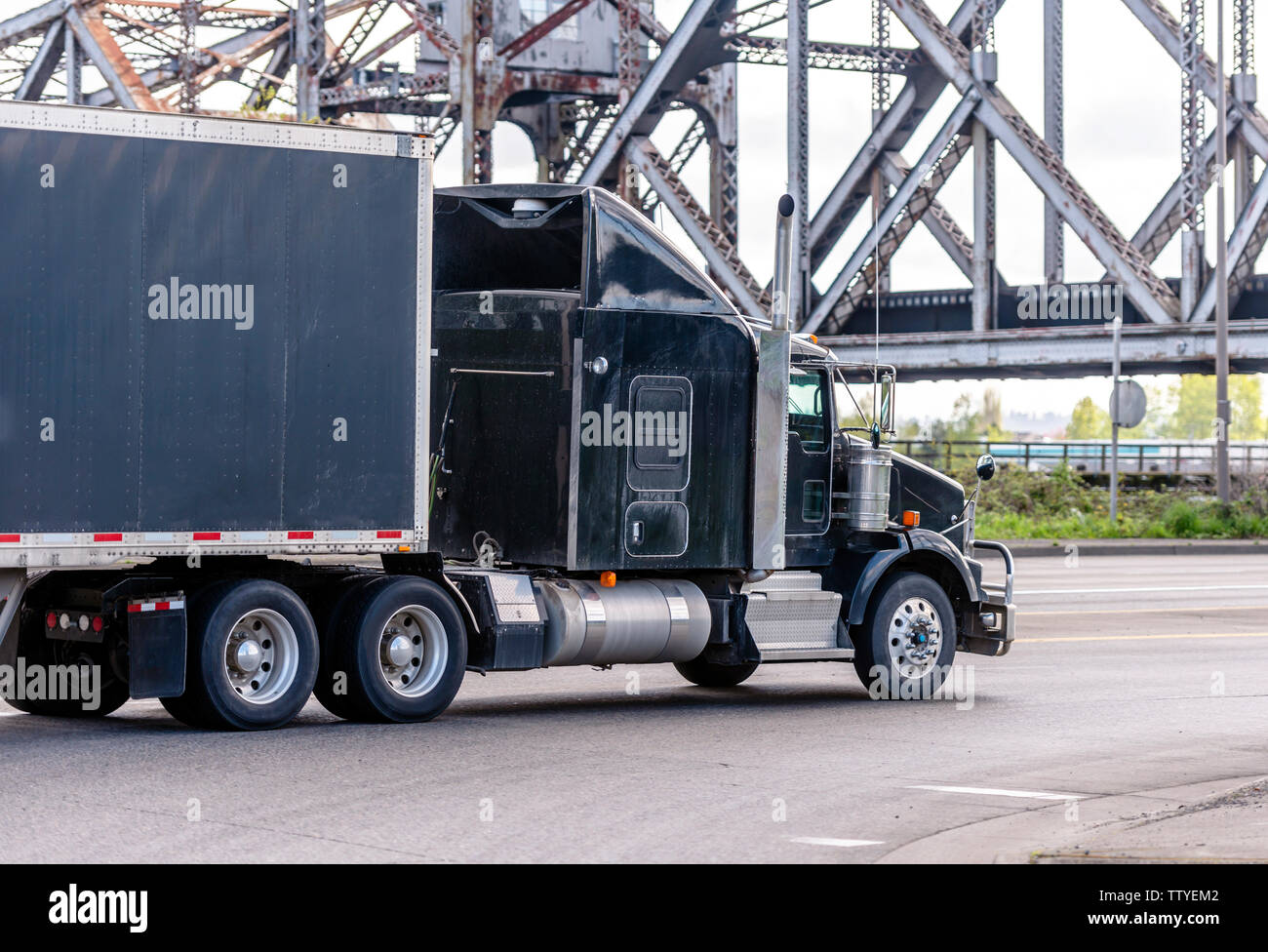 Truck exhaust pipe hi-res stock photography and images - Alamy