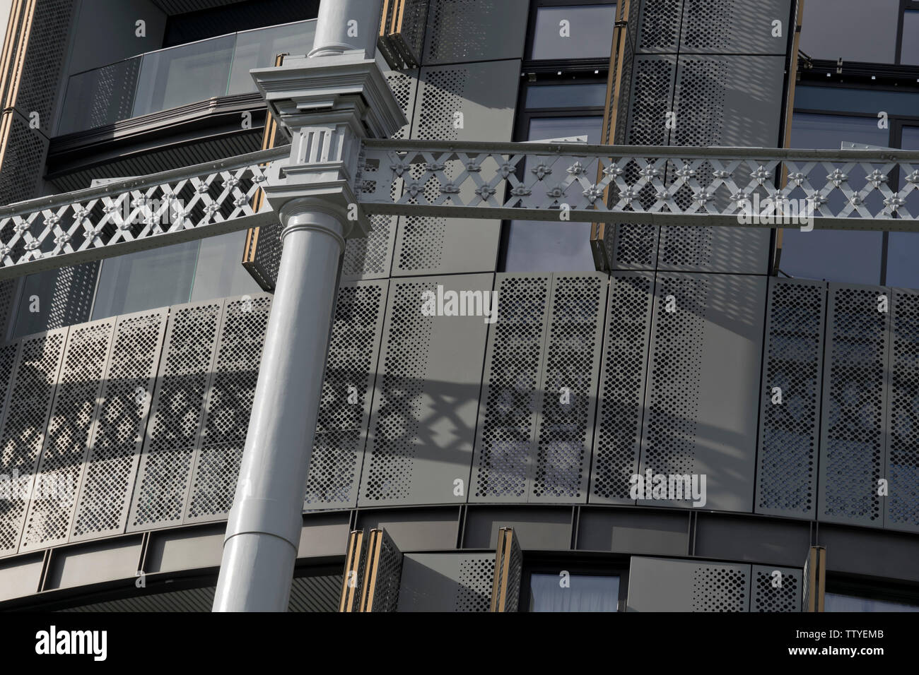 Modern apartment balcony on canal by Coal Drops Yard new building ...