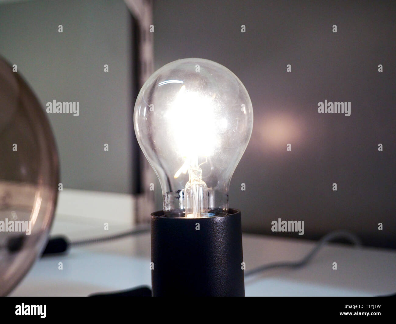 Shining bulbs hi-res stock photography and images - Alamy