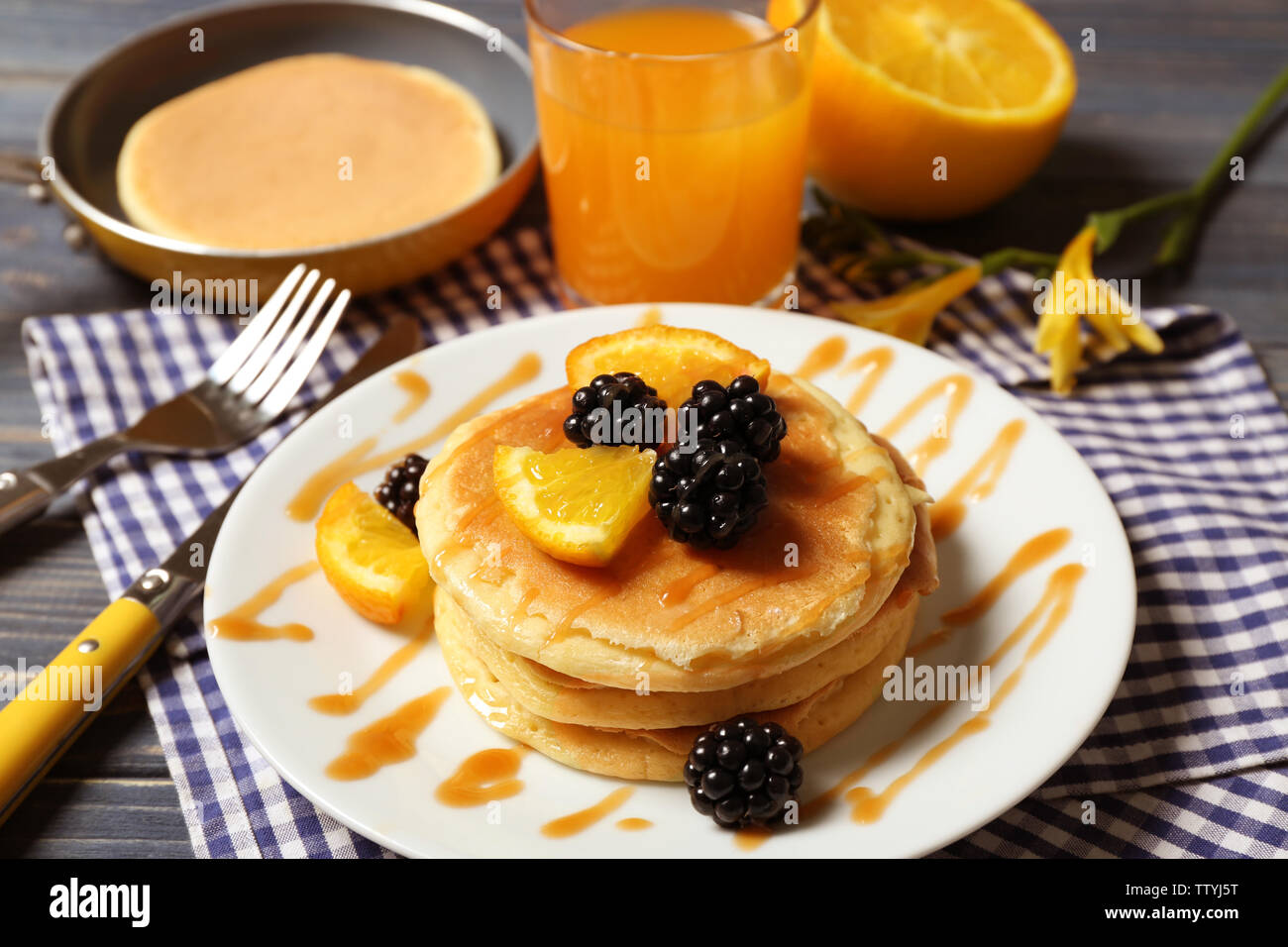 Berry syrup pan cake hi-res stock photography and images - Alamy