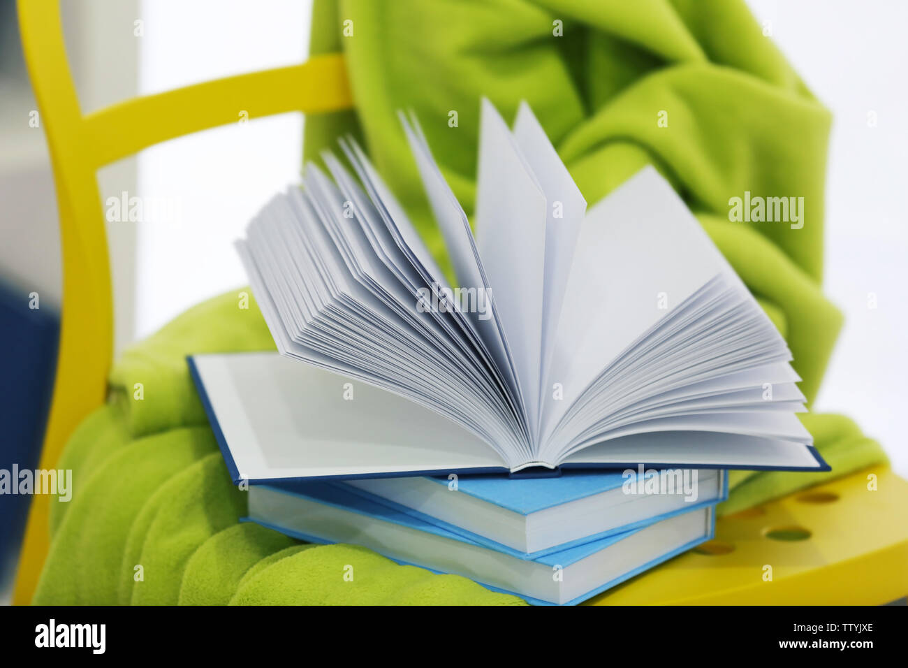 Books on chair hi-res stock photography and images - Alamy