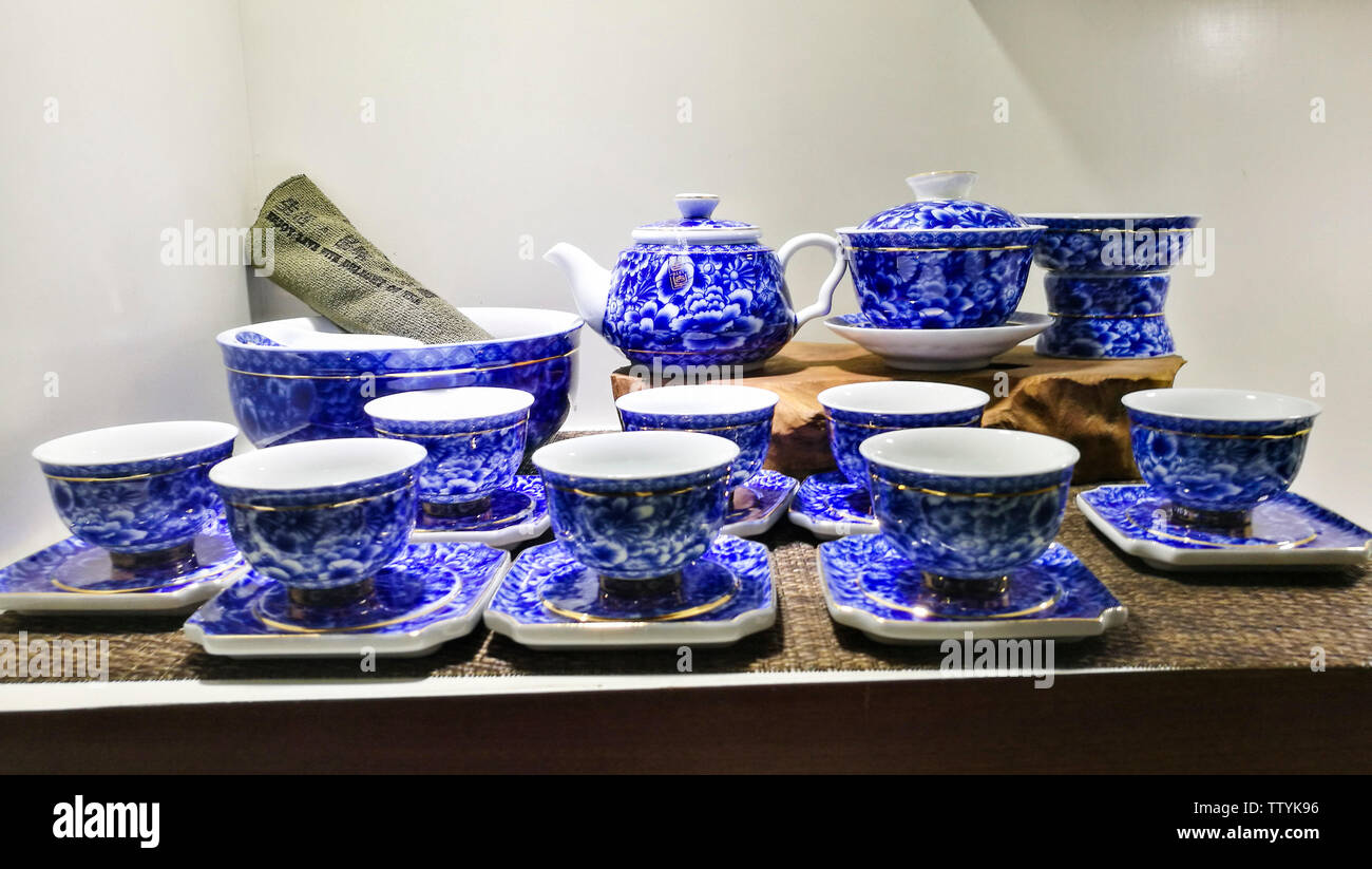 China's Jingdezhen porcelain, variety, changeable style, gorgeous color ...