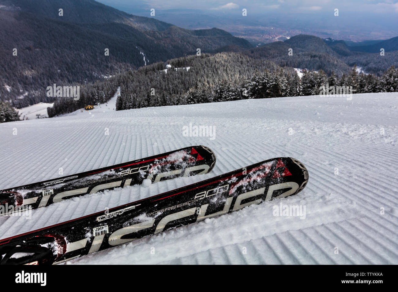Pair of skiers hi-res stock photography and images - Alamy