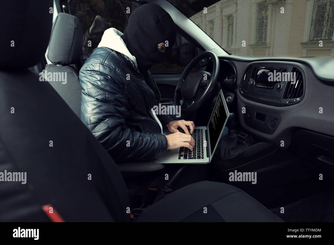 Car theft by computer hi-res stock photography and images - Alamy