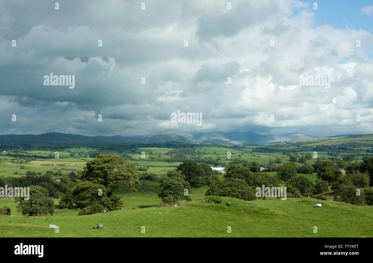 The pastoral scenery of England is like a pastoral song, like an ...