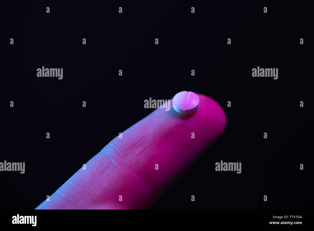 Pill on fingertip. Small white drug tablet on the tip of a finger Stock ...