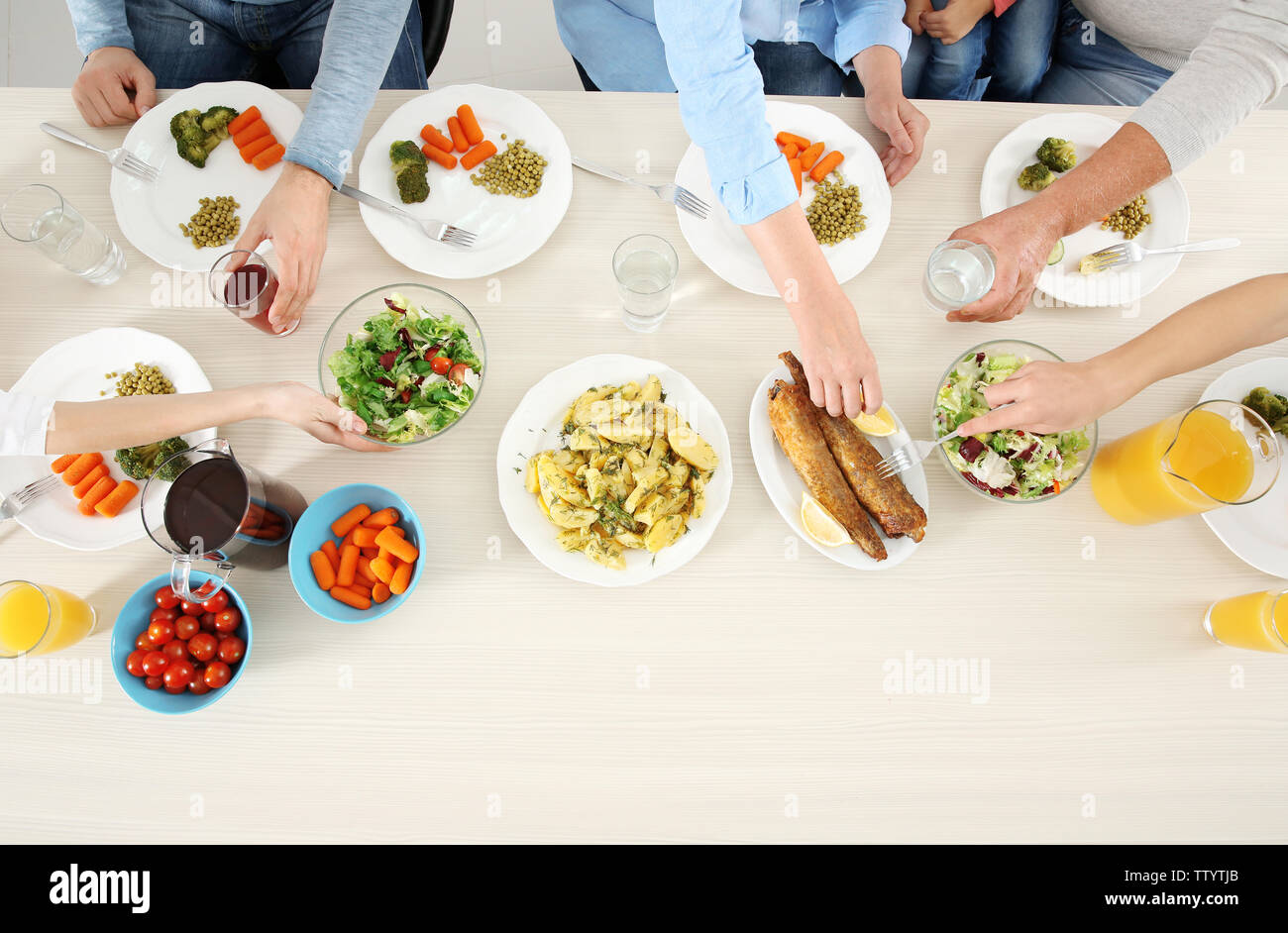 Top view family having lunch hi-res stock photography and images - Alamy