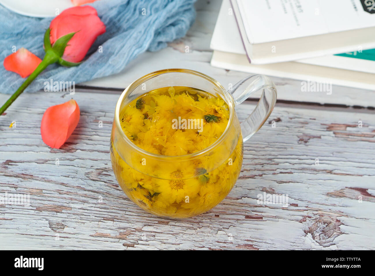 Fetal chrysanthemum hi-res stock photography and images - Alamy