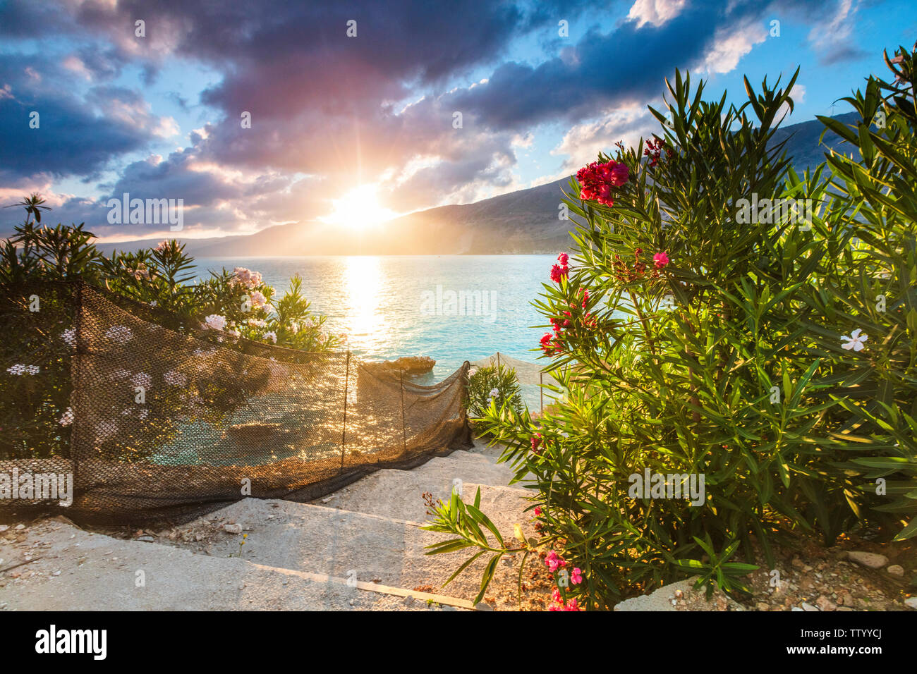 Sunrise on green sea hi-res stock photography and images - Alamy