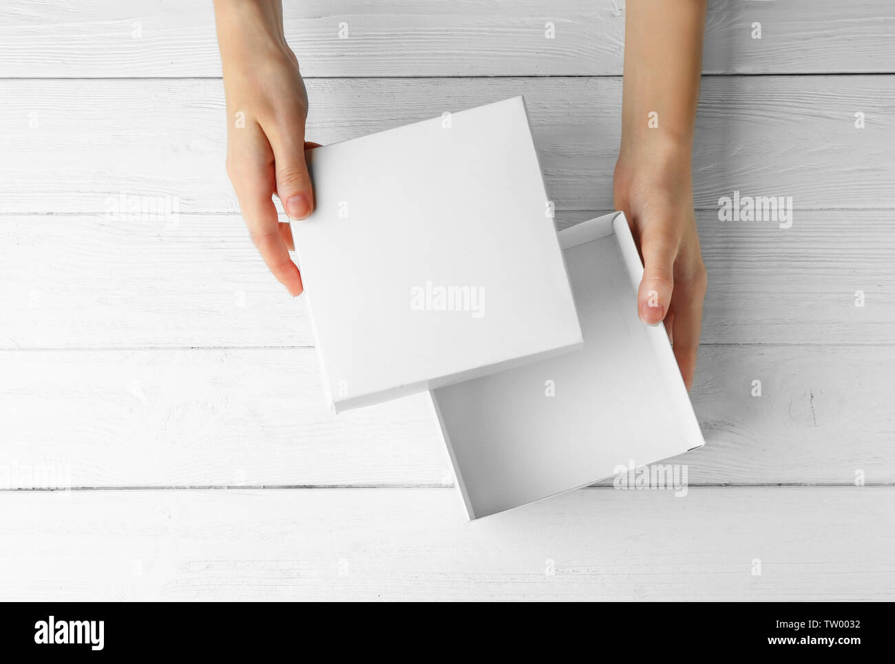 Top view hands opening empty hi-res stock photography and images - Alamy