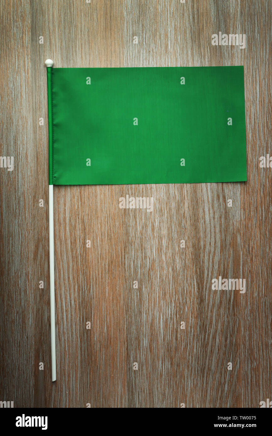 Blank green flag on wooden background Stock Photo - Alamy
