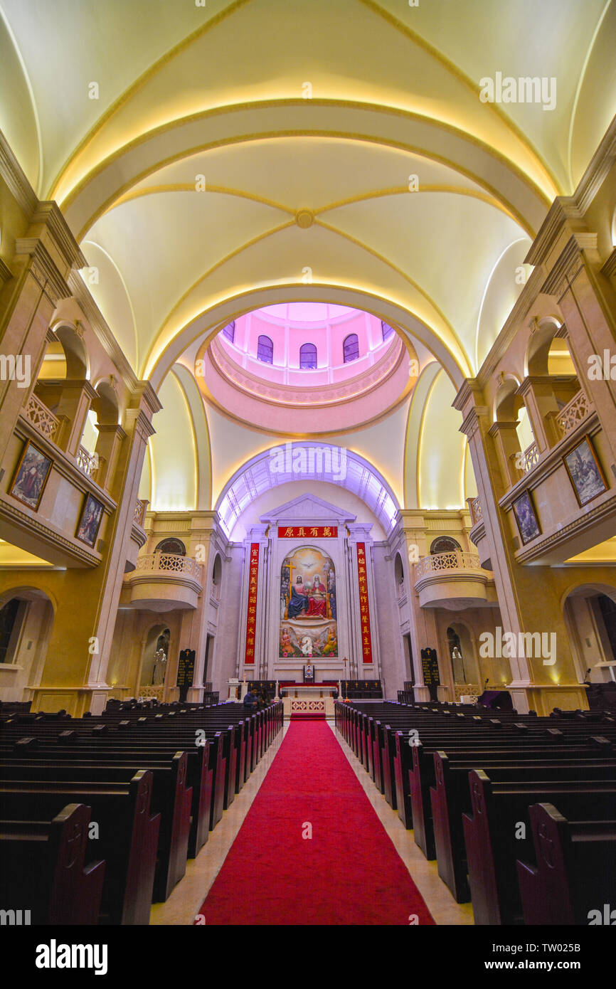 Symmetrical composition church Stock Photo - Alamy