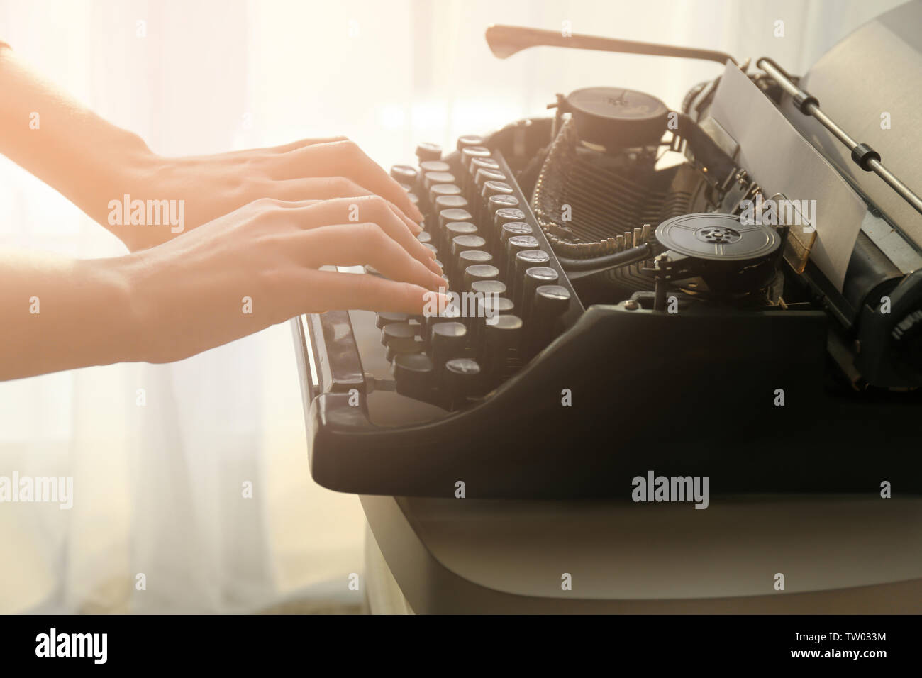 Girl antique typewriter hi-res stock photography and images - Alamy
