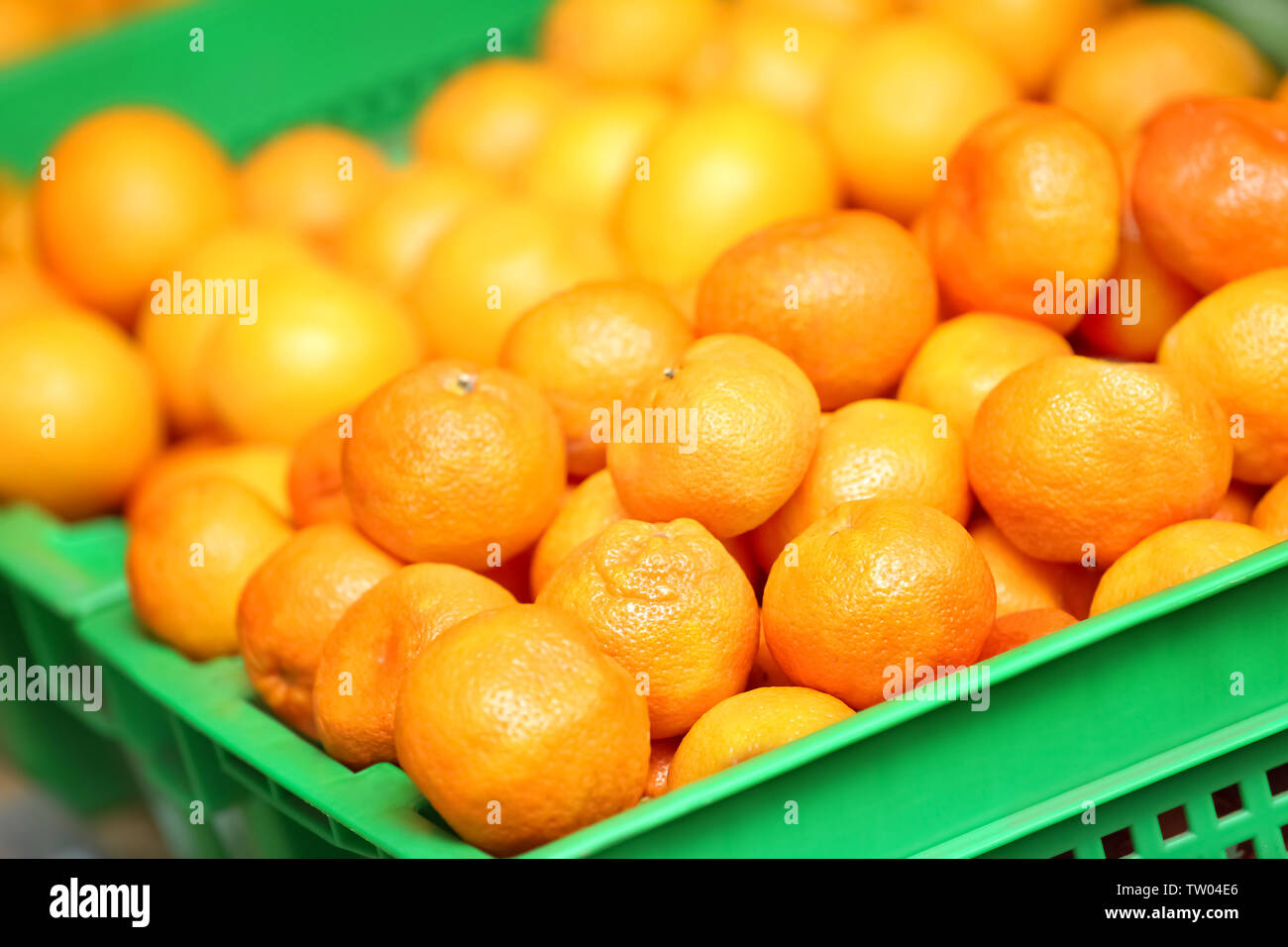 Whole tangerines in basket hi-res stock photography and images - Alamy