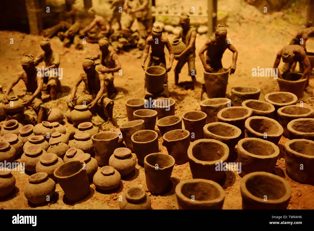 Pottery making sculpture museum hi-res stock photography and images - Alamy