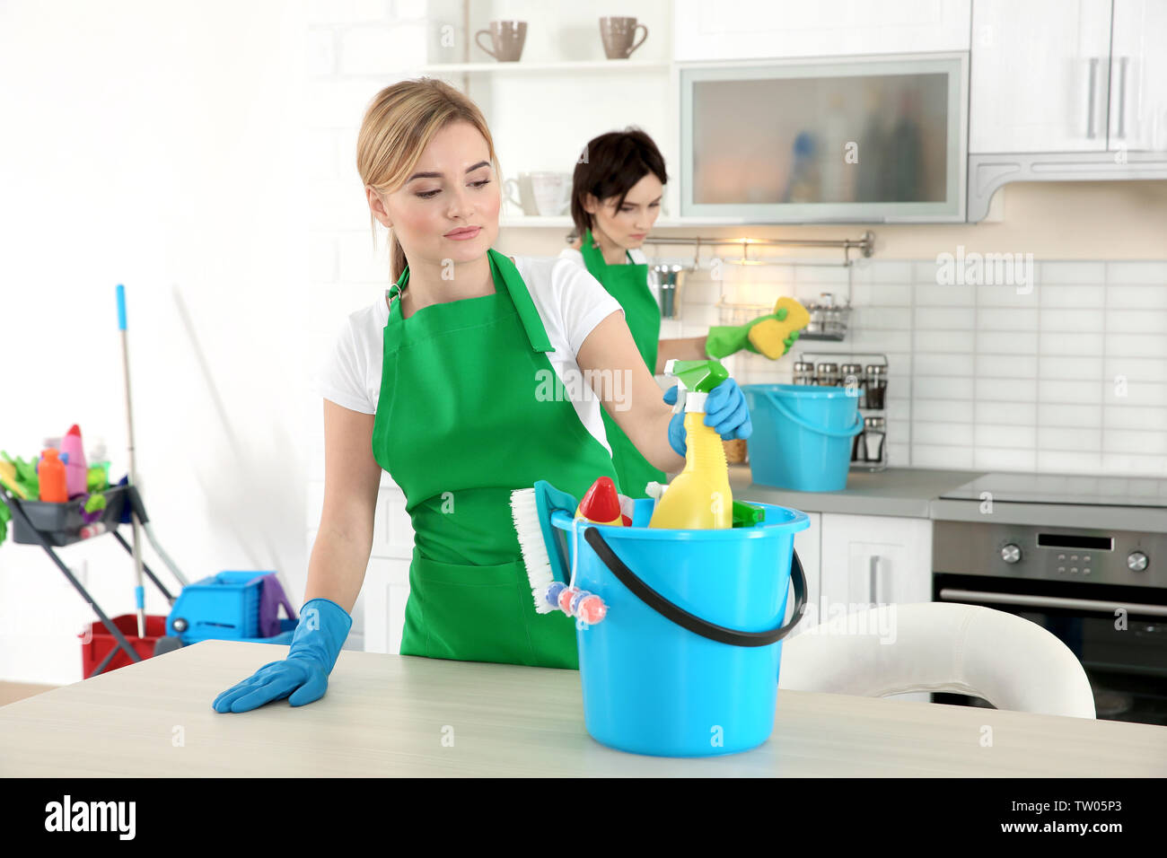 Woman worker washing bottles hi-res stock photography and images - Alamy