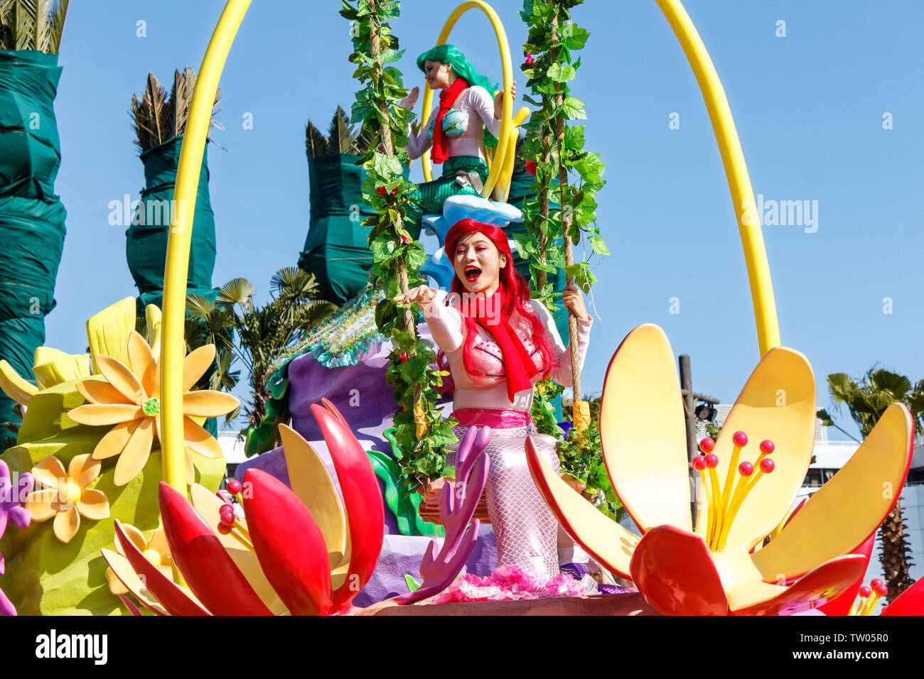 Shanghai Haichang Ocean Park float parade Stock Photo - Alamy