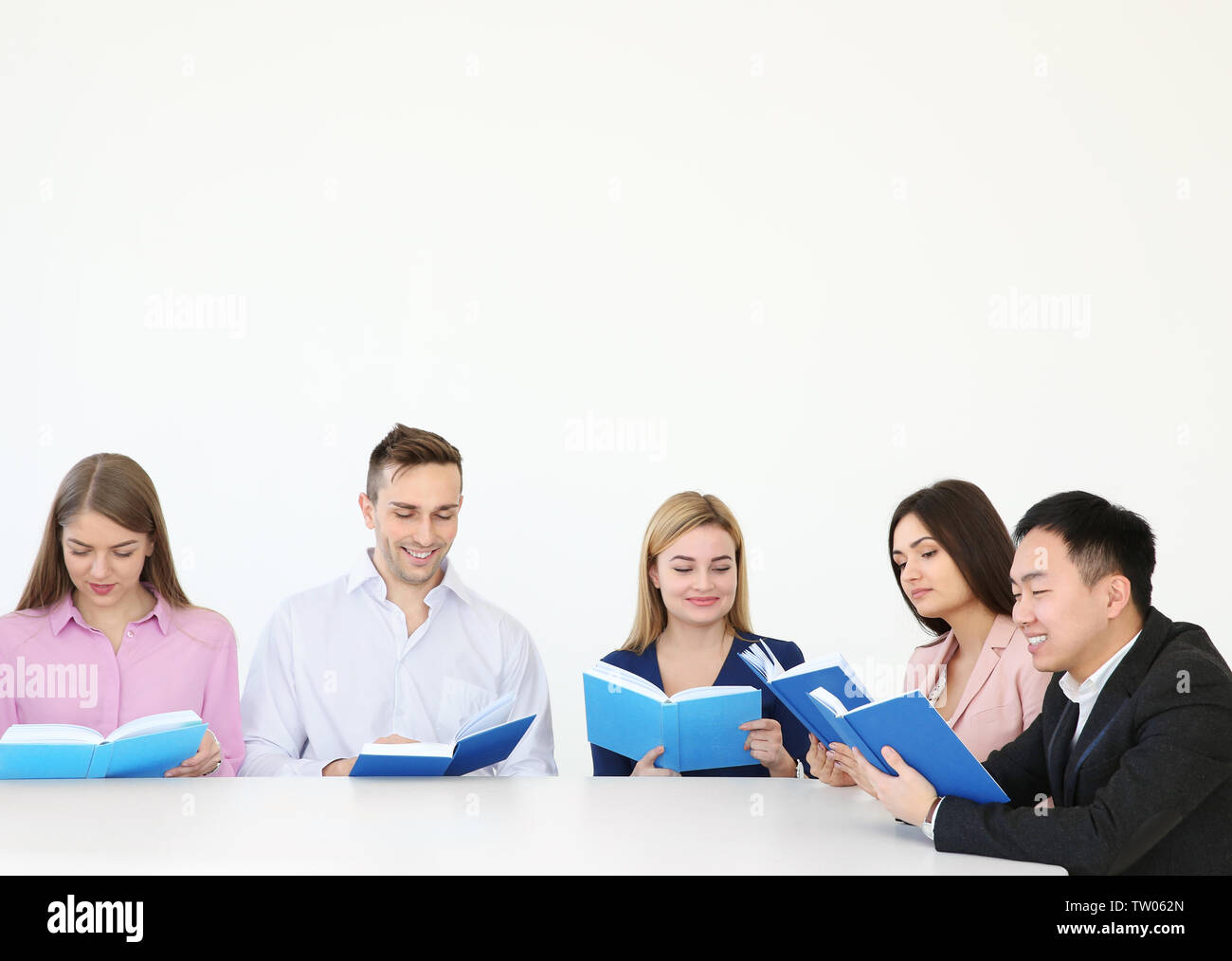 Diverse group of teens reading hi-res stock photography and images - Alamy