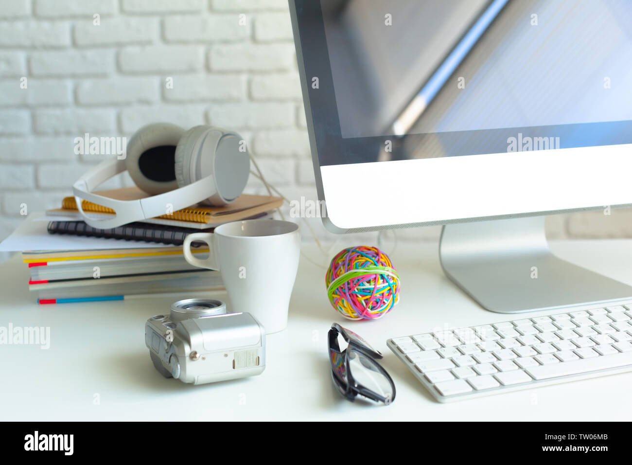 working table with computer Stock Photo - Alamy