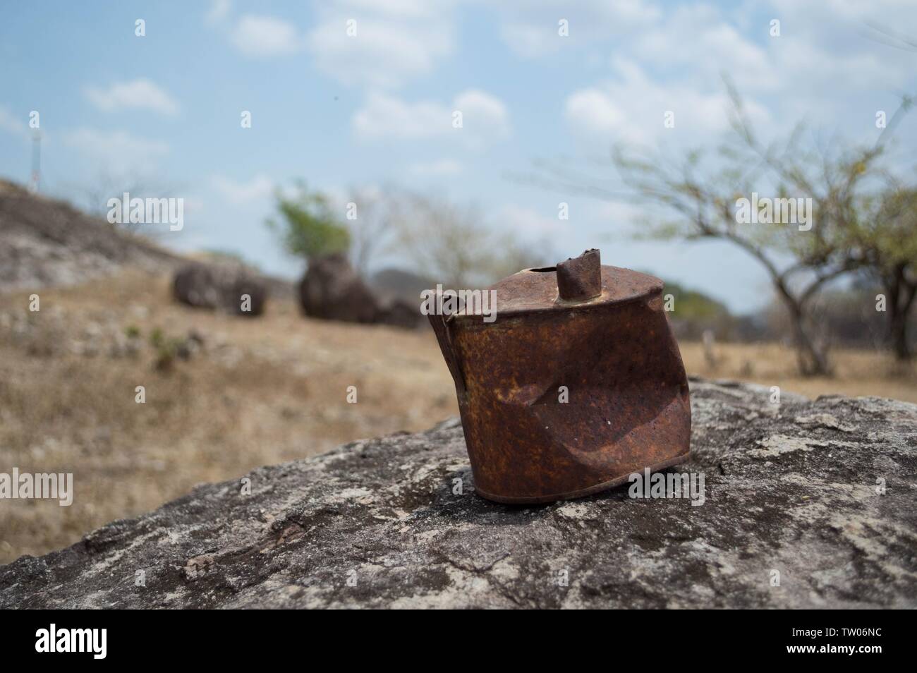 Drums in desert hi-res stock photography and images - Alamy