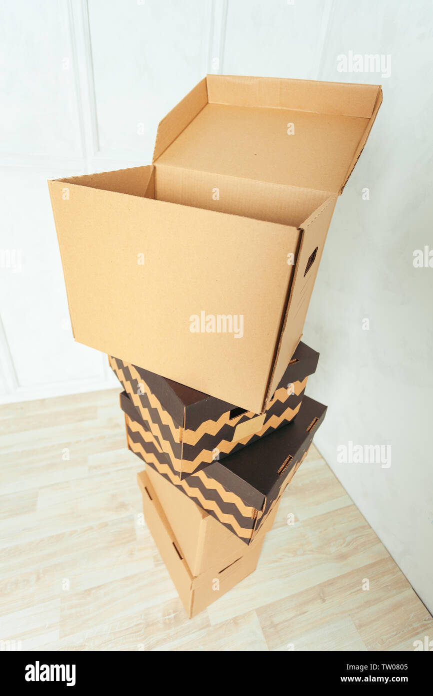 Big cardboard boxes standing insinde a room Stock Photo - Alamy
