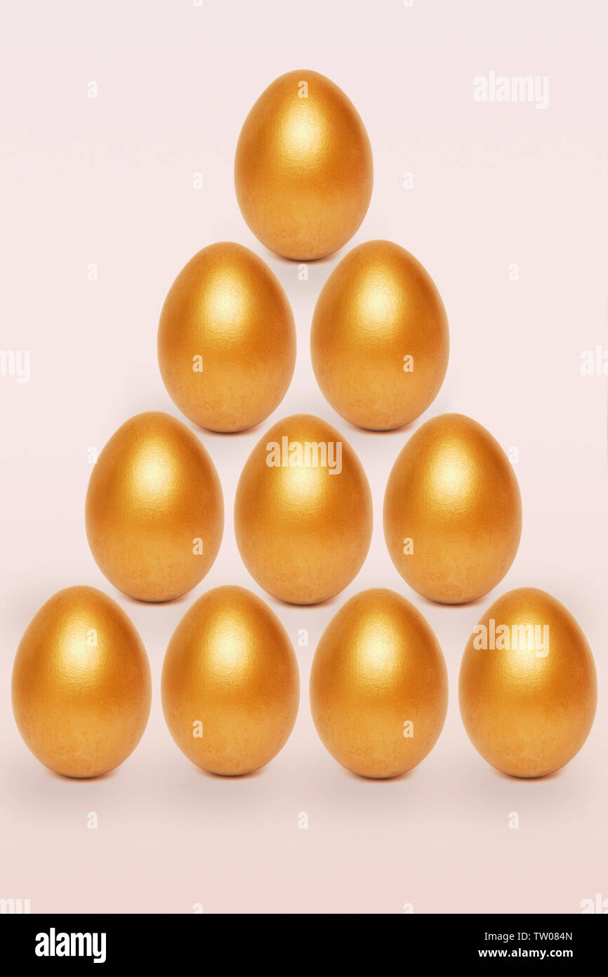 Egg pyramid hi-res stock photography and images - Alamy