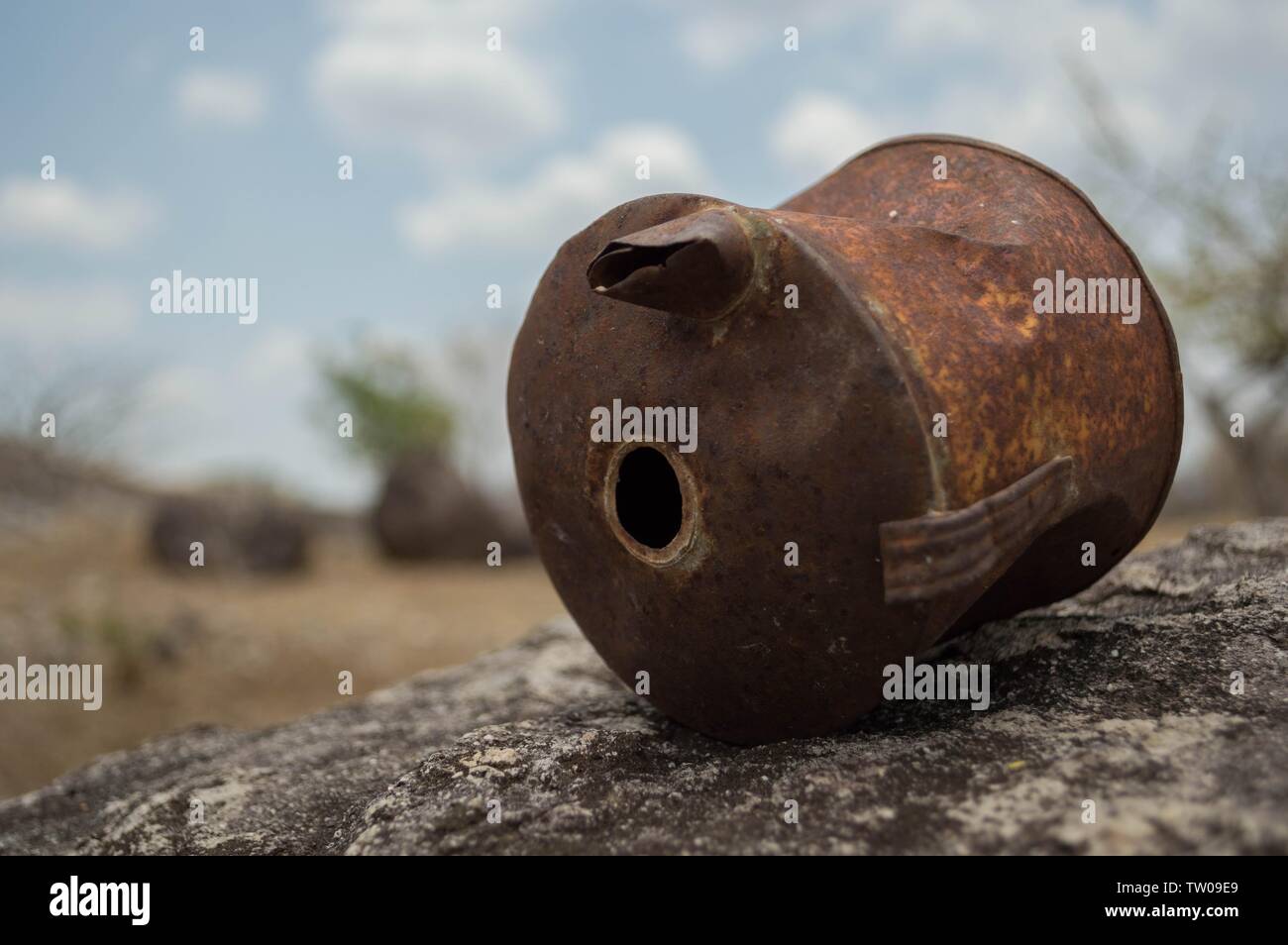 Drums in desert hi-res stock photography and images - Alamy