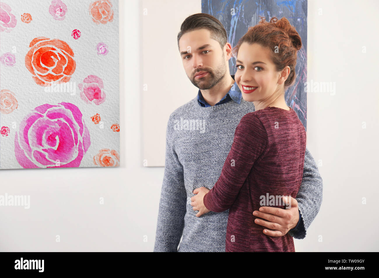Young couple in modern art gallery Stock Photo - Alamy