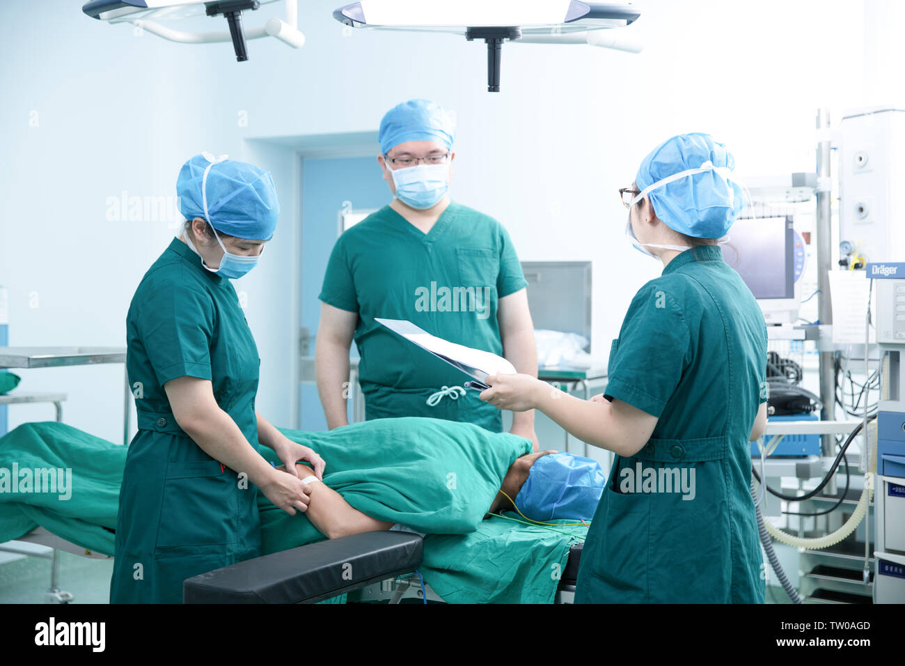 The doctor operated in the O.R Stock Photo - Alamy