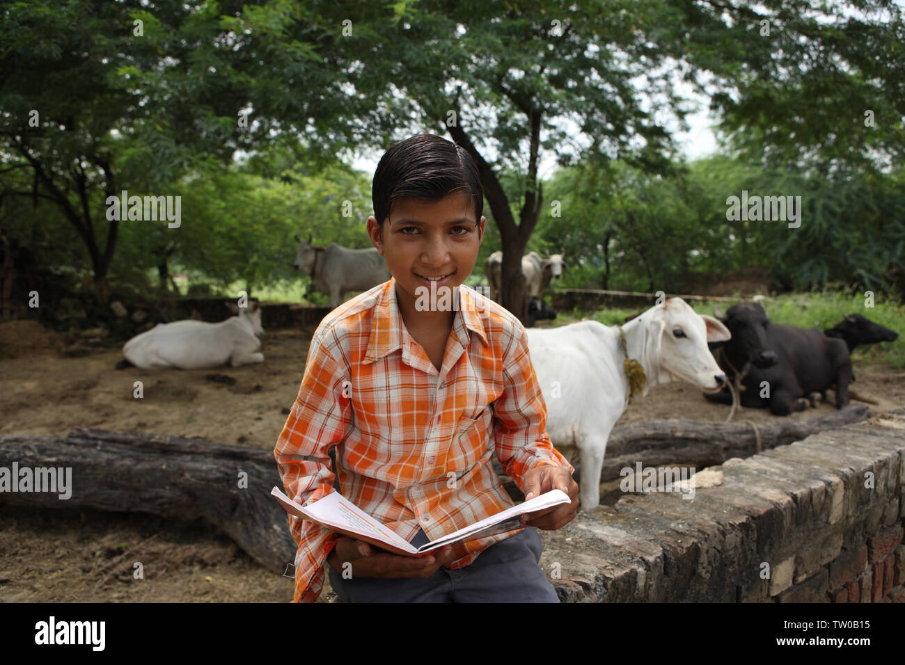 Indian boy india preteen hi-res stock photography and images - Alamy