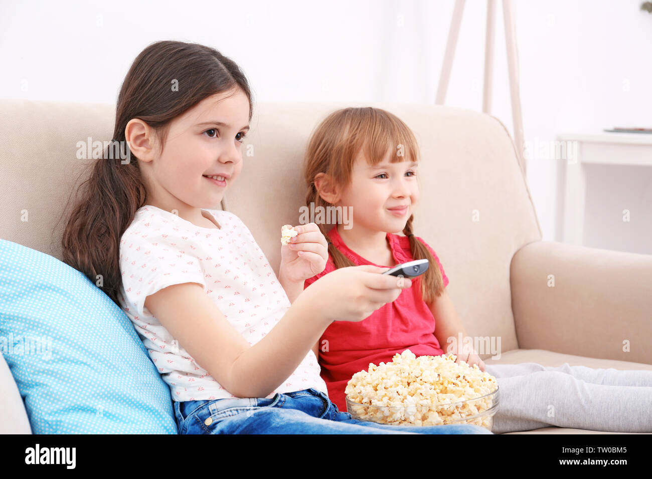 Kids watching TV at home Stock Photo - Alamy