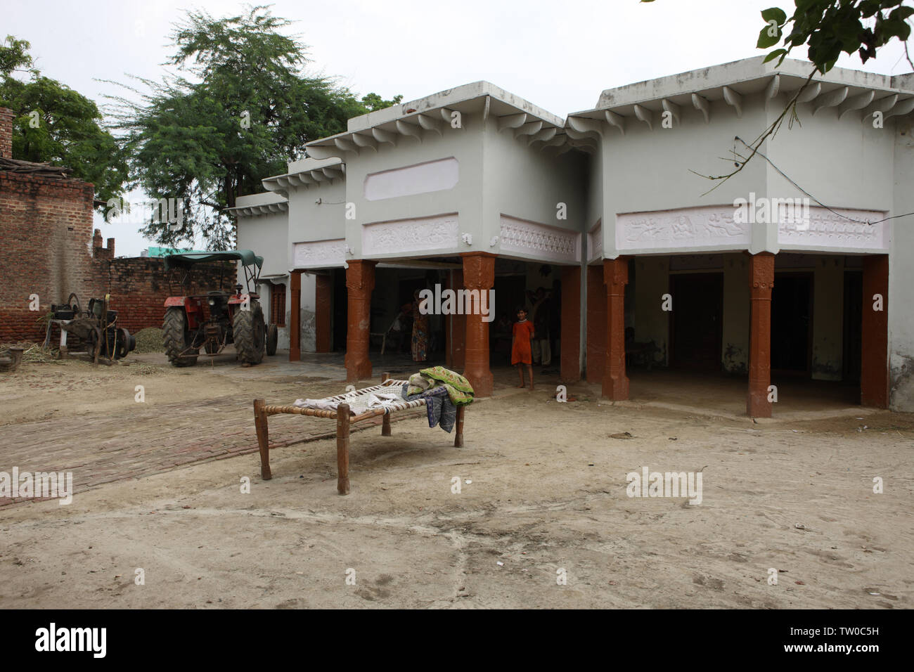 String cot in a courtyard, India Stock Photo - Alamy