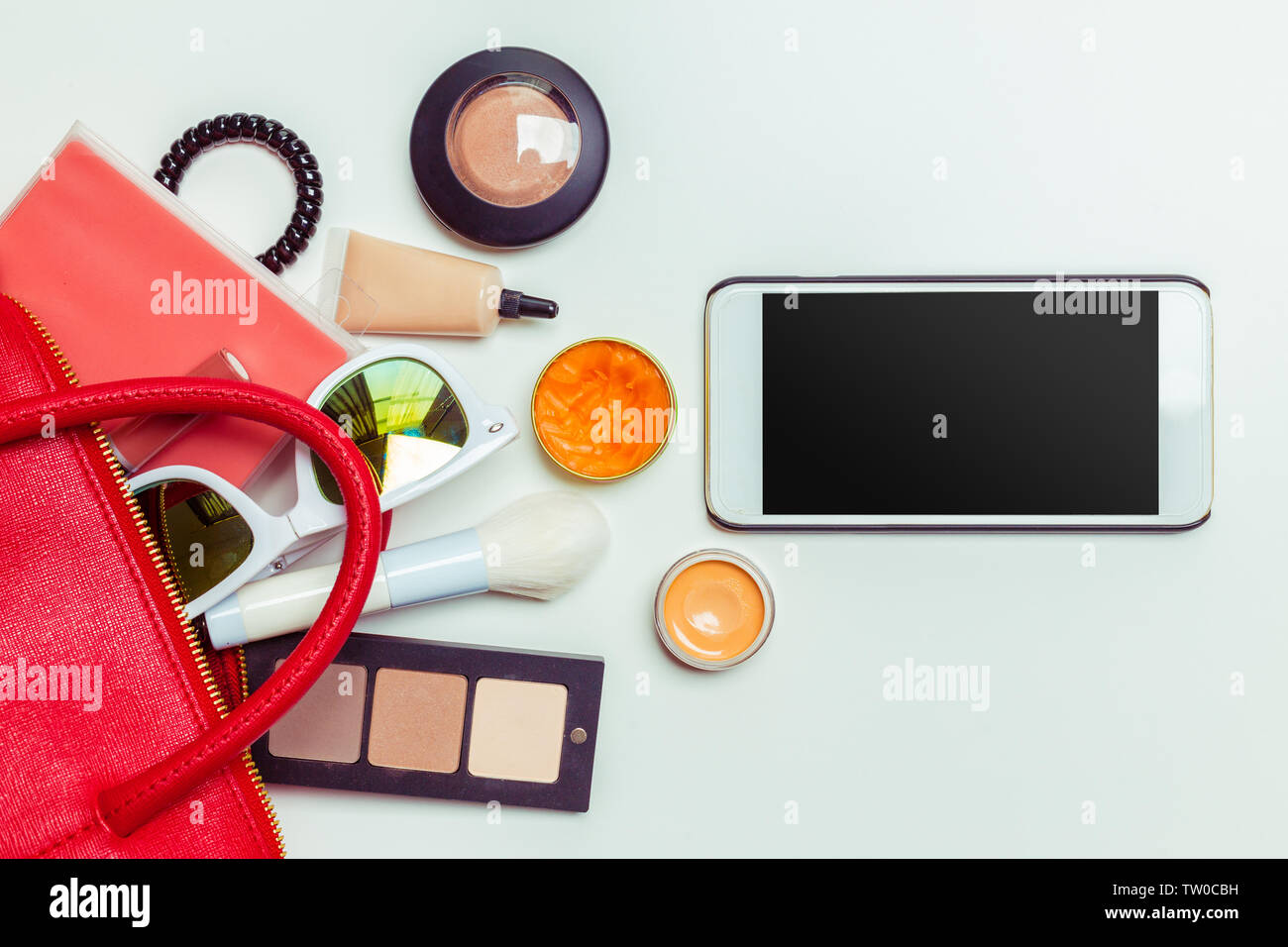 Womans handbag open hi-res stock photography and images - Alamy