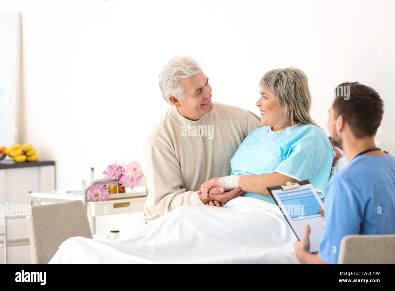 Senior man visiting wife in hospital Stock Photo - Alamy