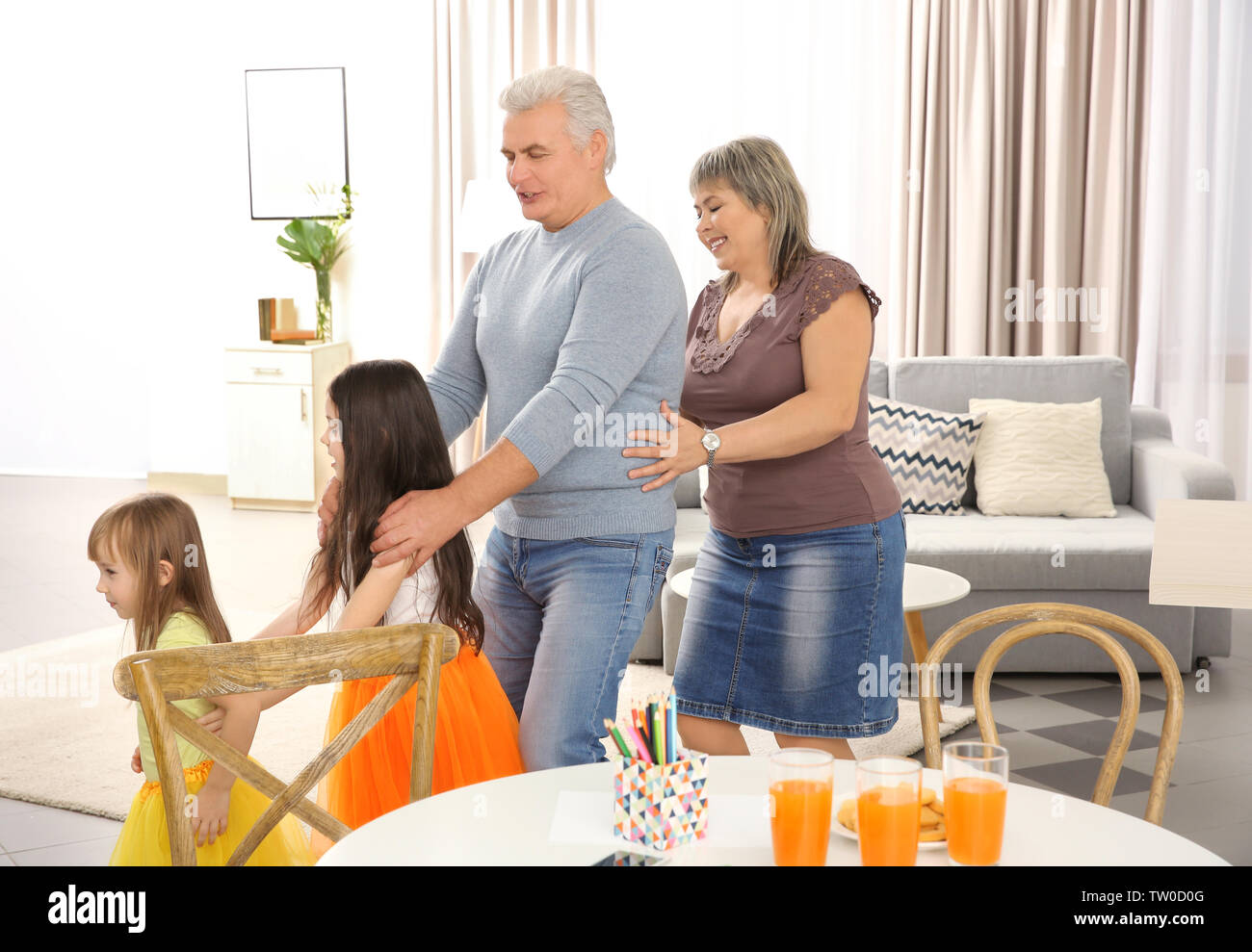 Grandparents dancing hi-res stock photography and images - Alamy