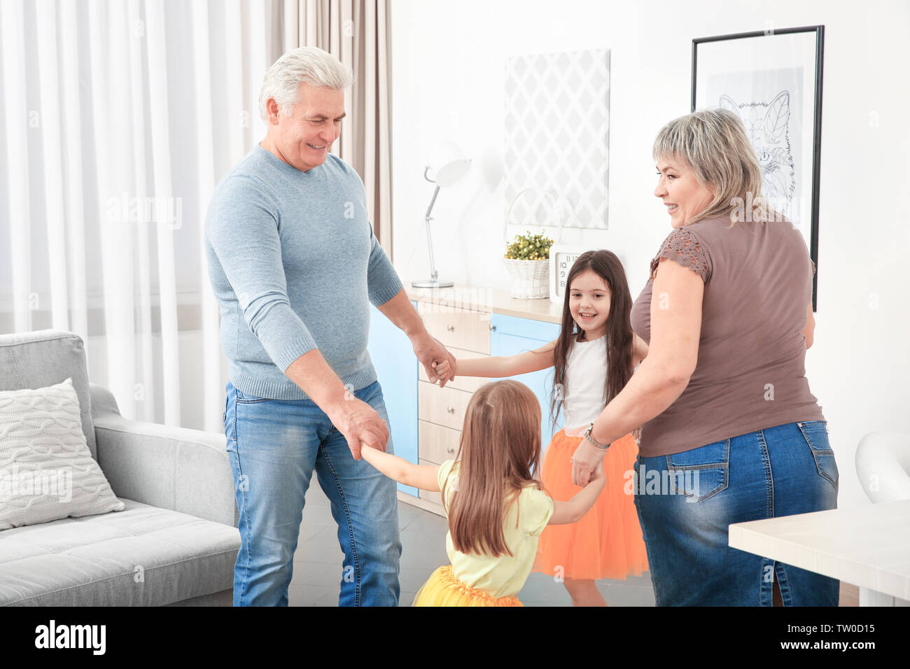 Grandparents dancing hi-res stock photography and images - Alamy
