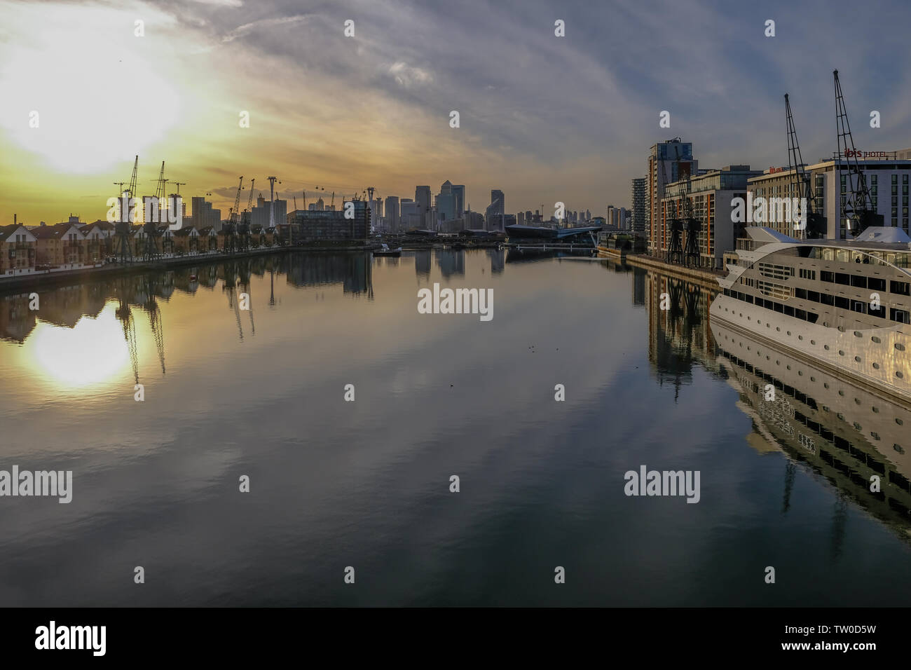 Royal dock hi-res stock photography and images - Alamy