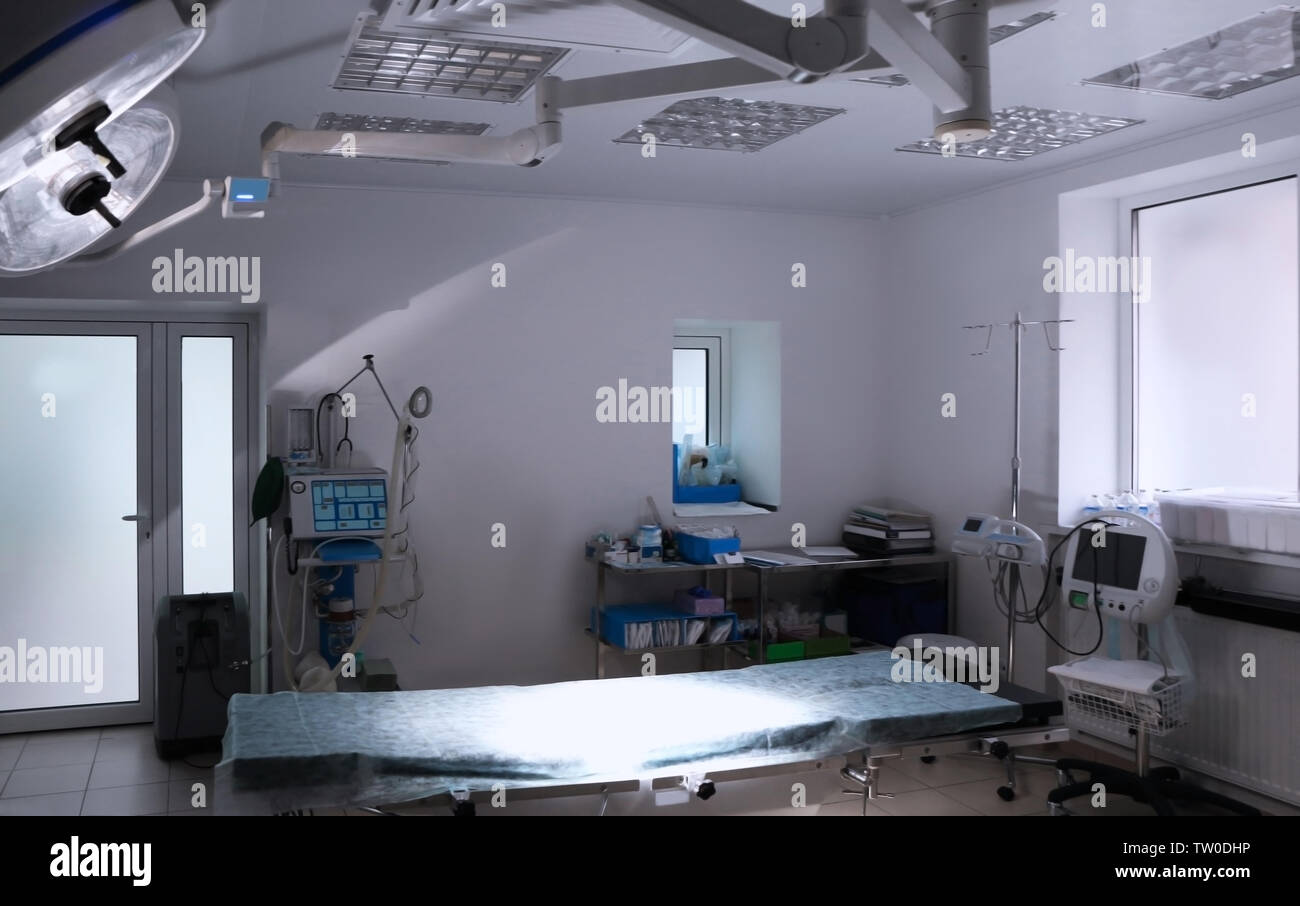 Interior of operating room in modern clinic Stock Photo - Alamy