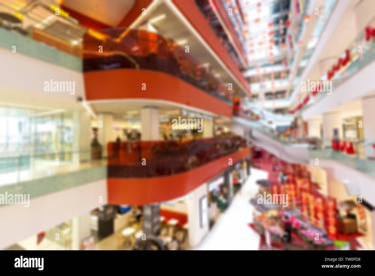 Center hall of modern shopping mall Stock Photo - Alamy