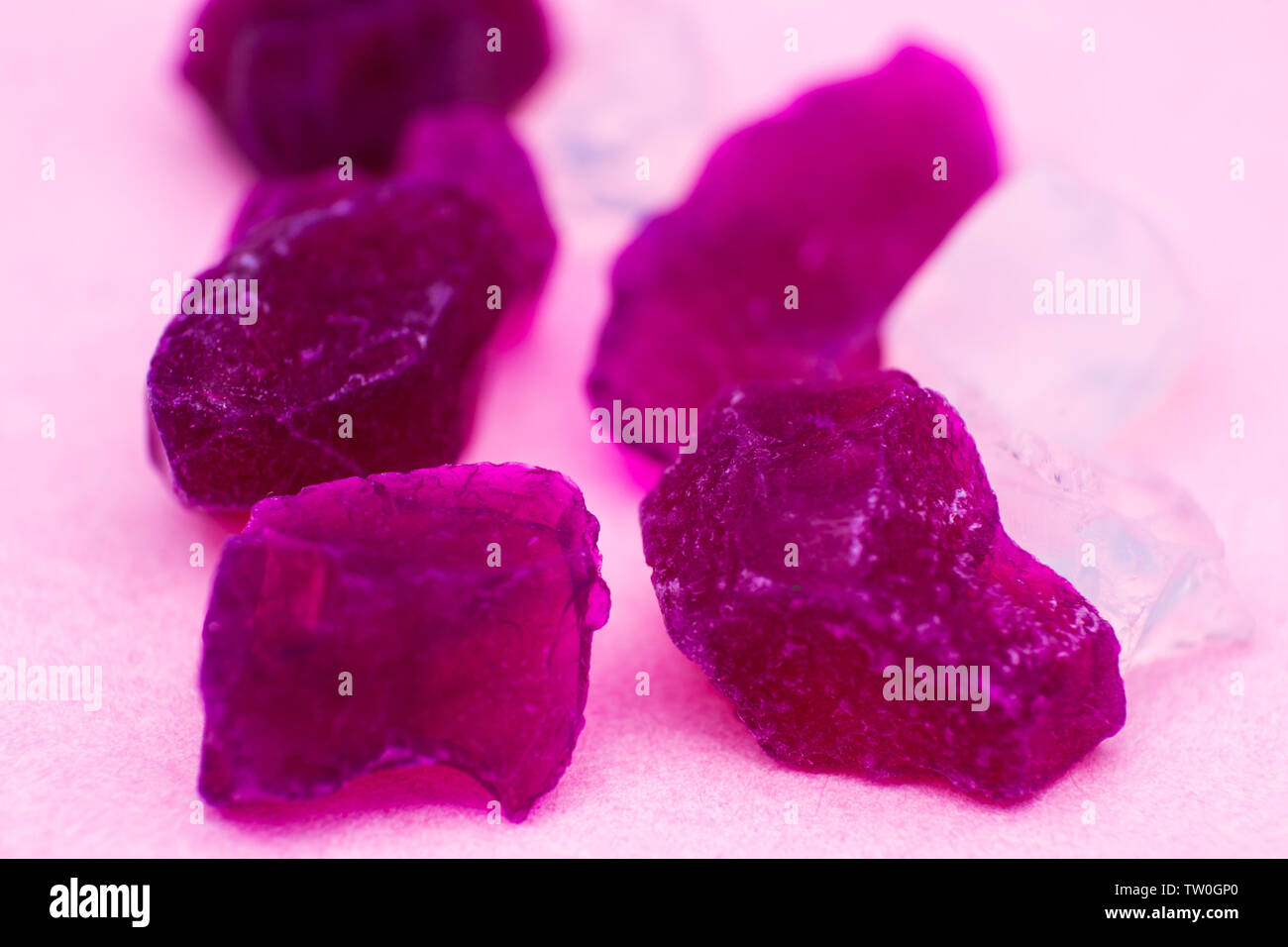 macro photo of silica cat litter. silicon dioxide crystals Stock Photo ...