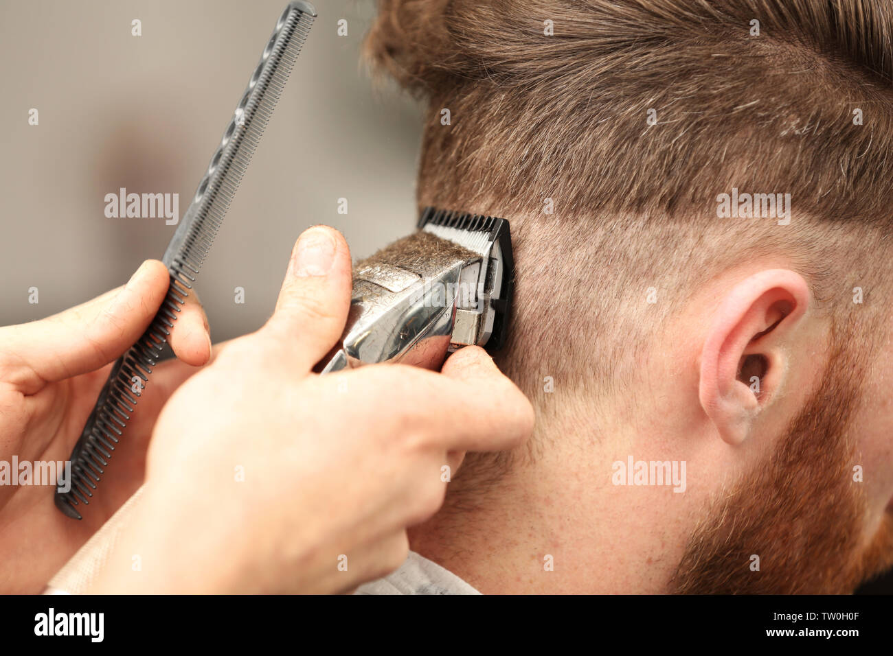 Barber hands cutting hair shaver hi-res stock photography and images ...