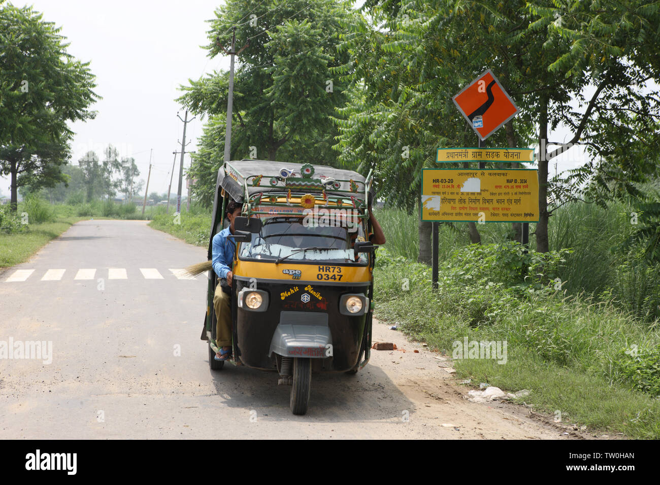 Village auto rickshaw hi-res stock photography and images - Alamy