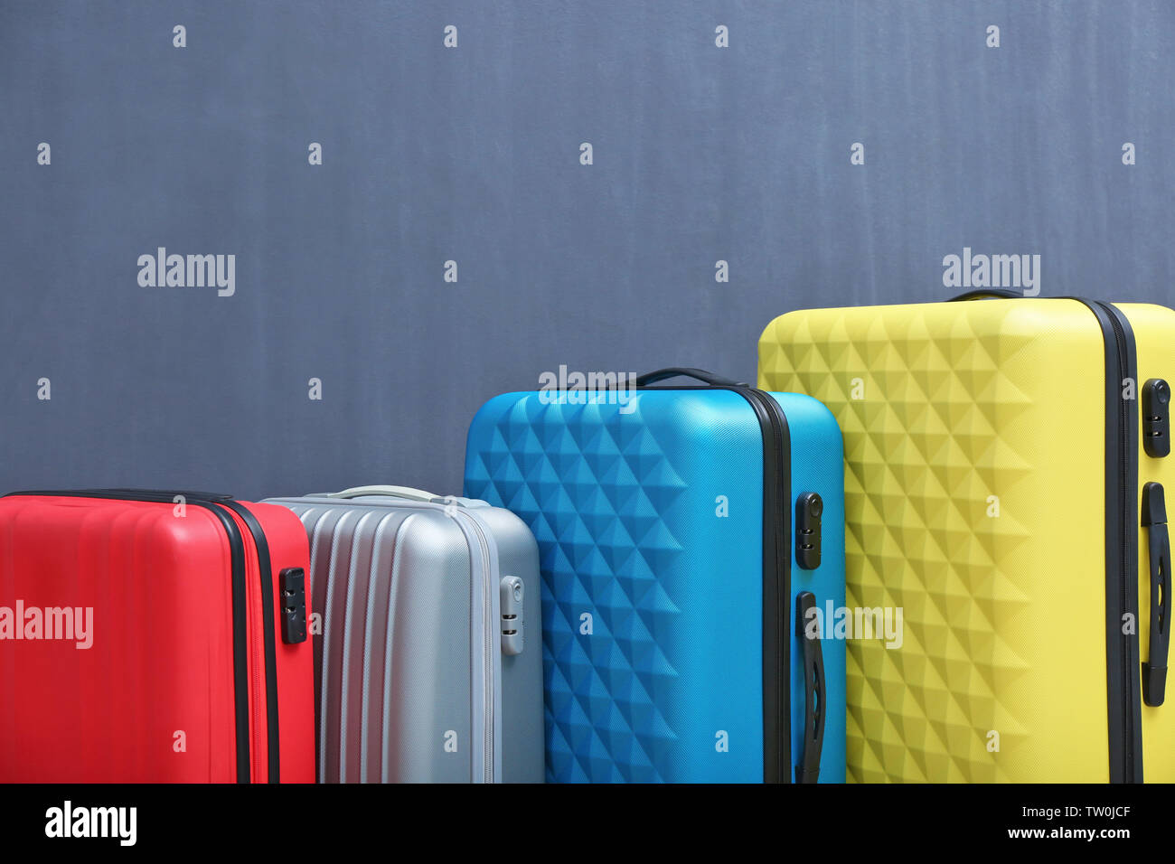Overloaded suitcases hi-res stock photography and images - Alamy