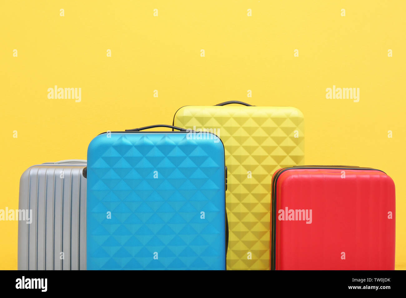 Overloaded suitcases hi-res stock photography and images - Alamy