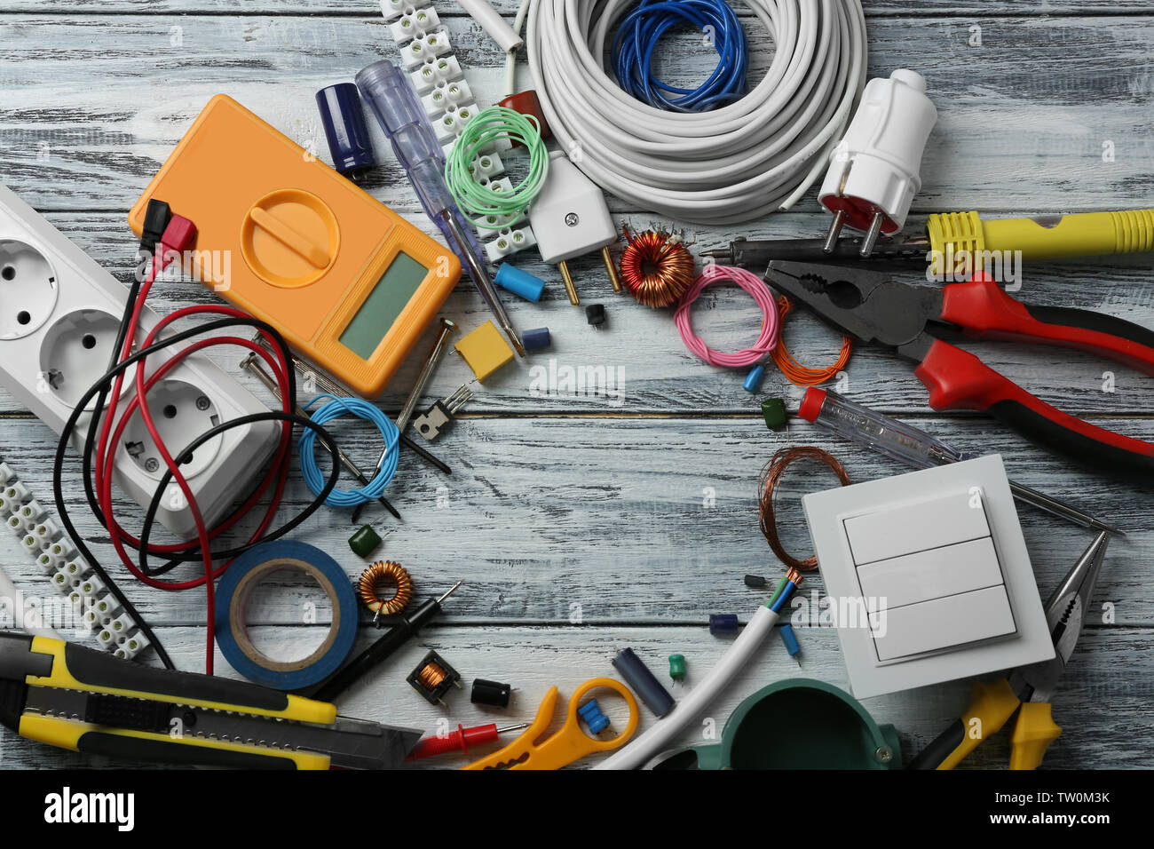 Electrician soldering electrical wires hi-res stock photography and ...
