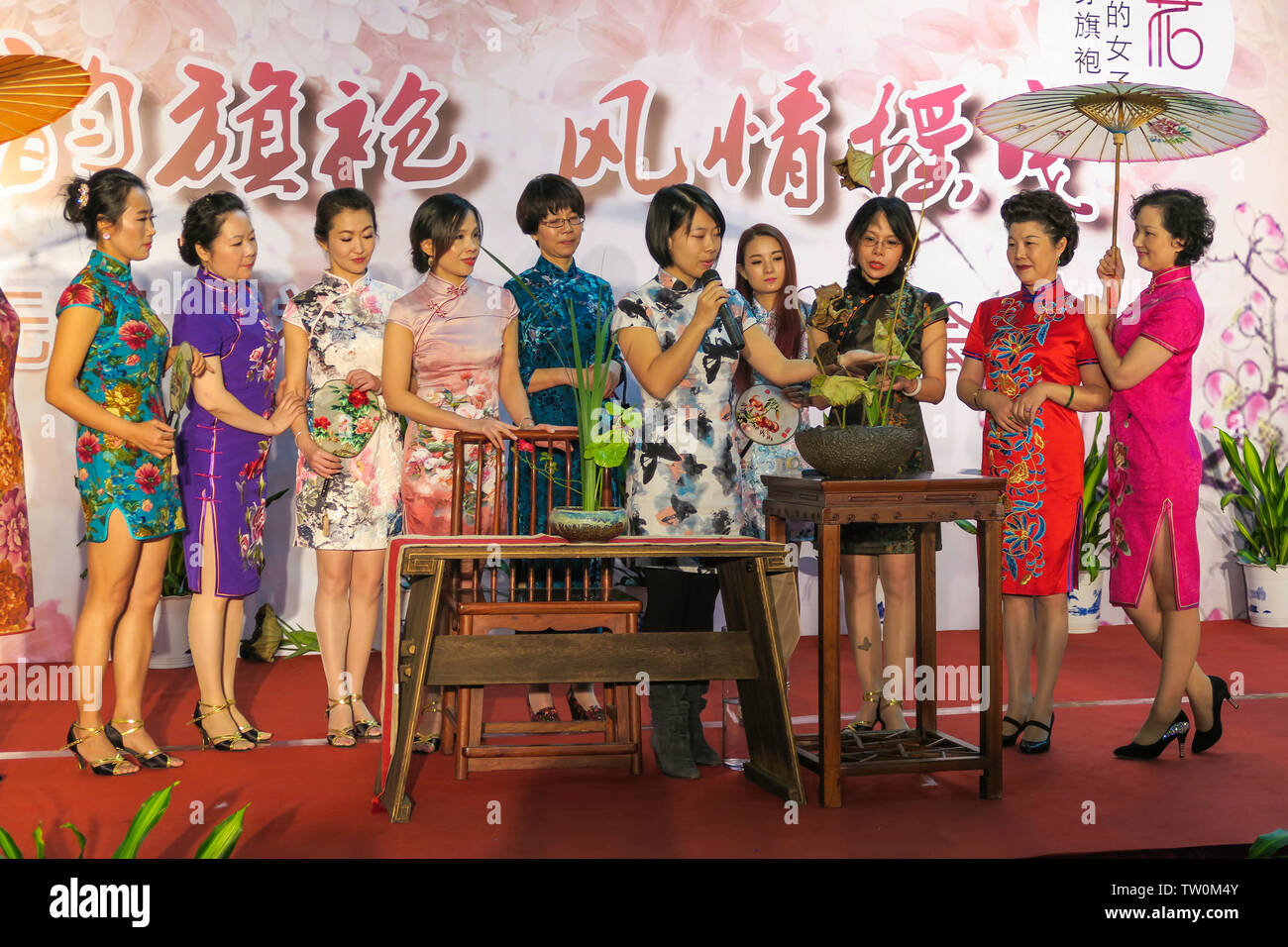 Jiangnan Qipao show Stock Photo - Alamy