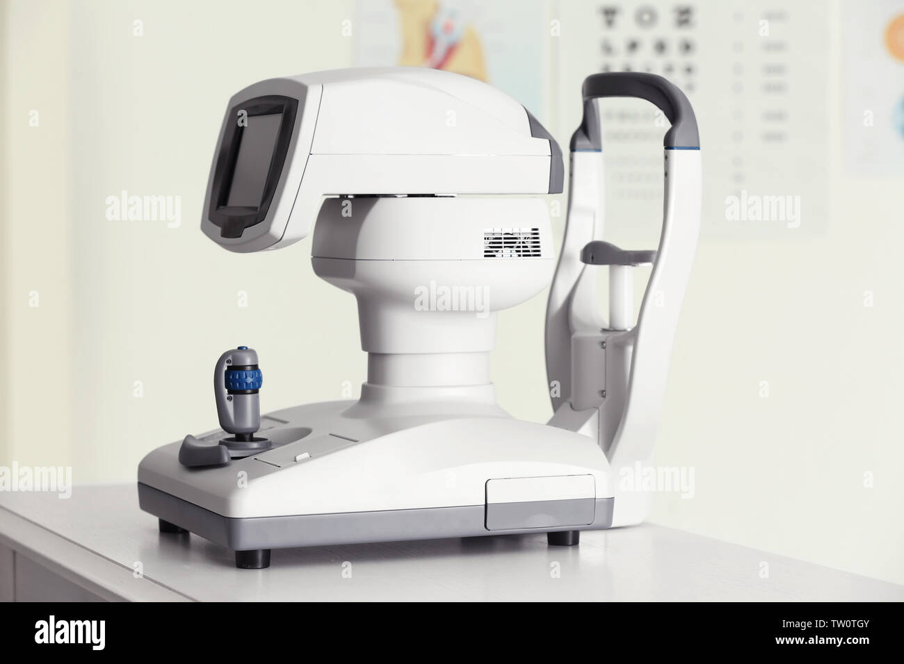 Tonometer eye pressure hi-res stock photography and images - Alamy