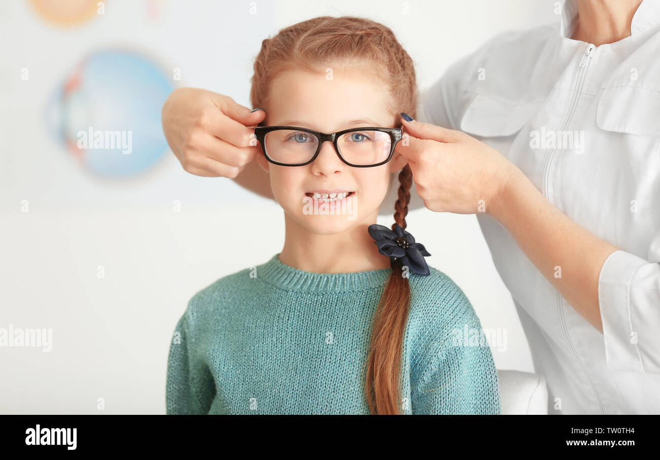 Cute little girl in ophthalmologist's office Stock Photo - Alamy