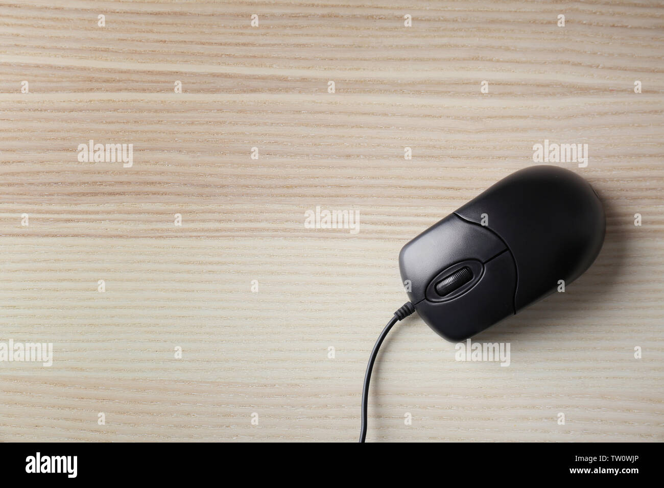 Wired black hi-res stock photography and images - Alamy